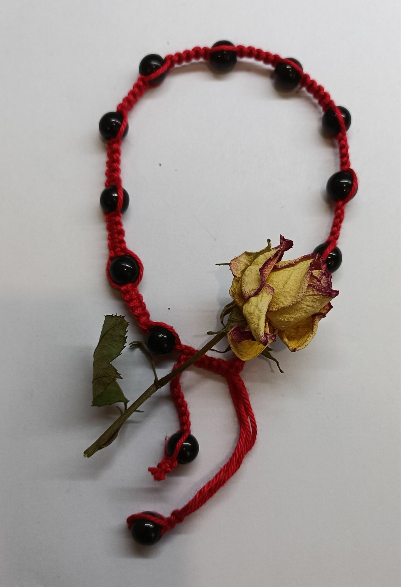 Плетеный браслет