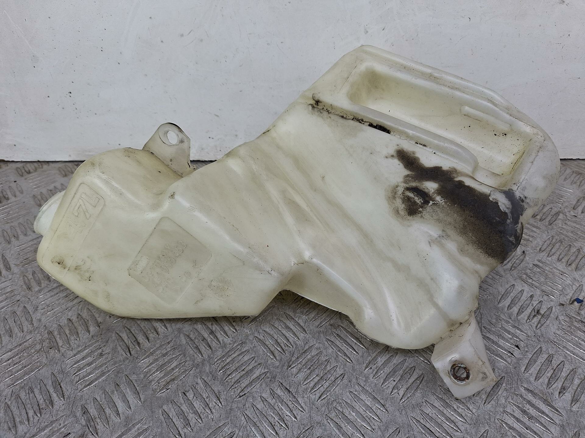 Бачок омывателя Audi A6 C5 (1997 - 2001) 4B0955453