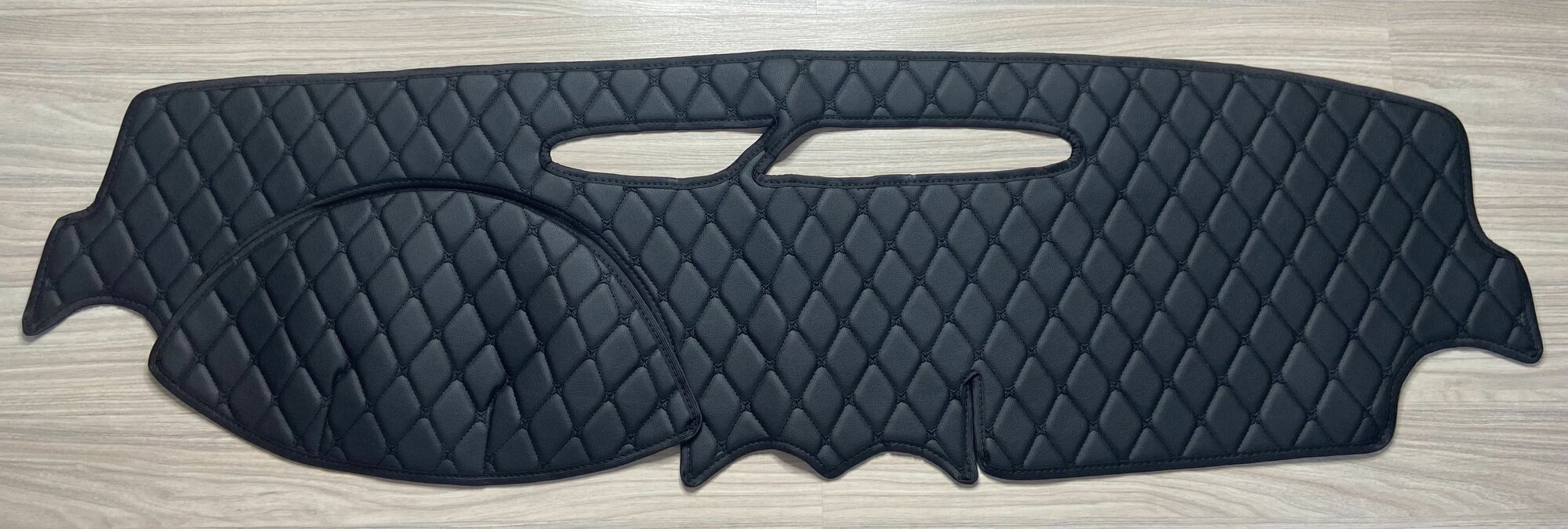 Накидка на приборную панель