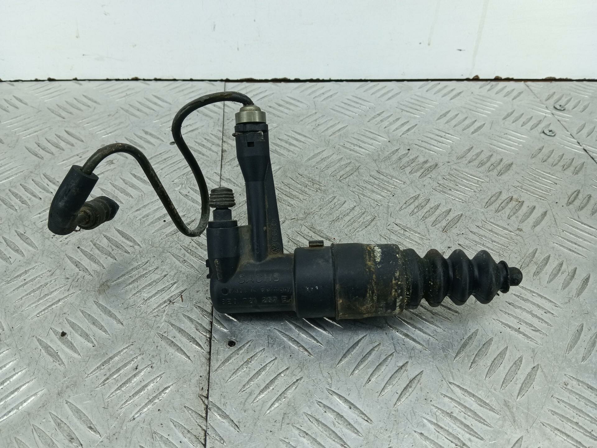 Цилиндр сцепления рабочий Audi A6 C5 1999 8E0721257