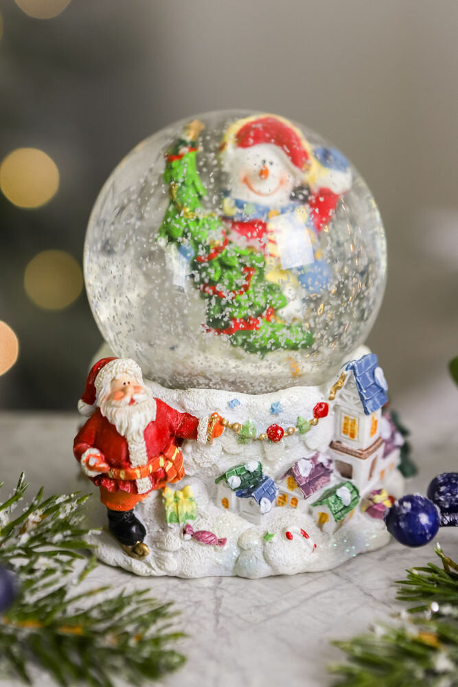 Снежный шар вдохновенный снеговик В кепке, 8х9 см, Sigro 50-1611-2