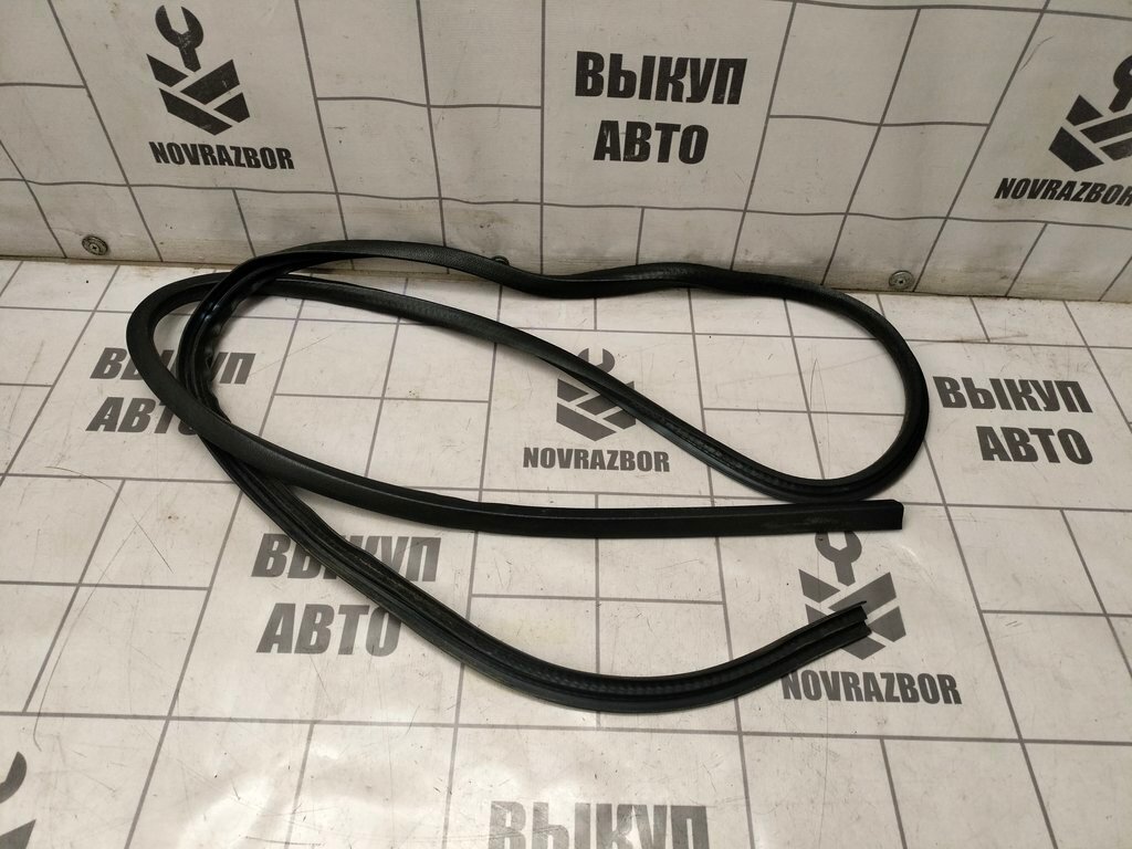 Уплотнитель двери Ford Fusion 2002-2012