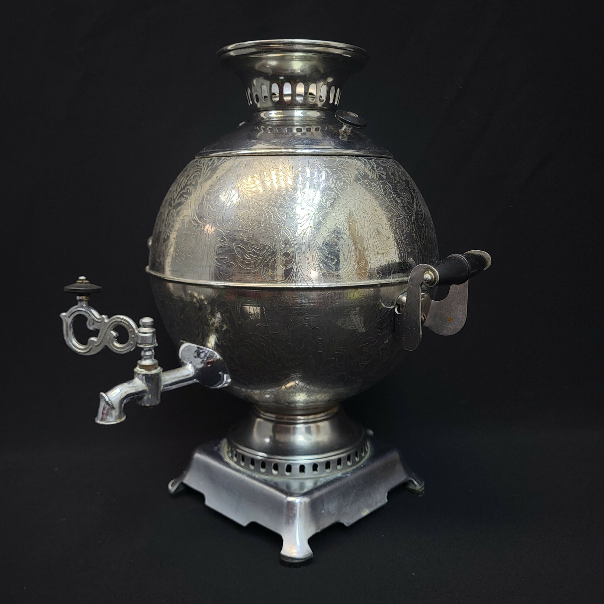 Самовар винтажный, СССР. Электрический, металлический, с гравированным узором, 5 л