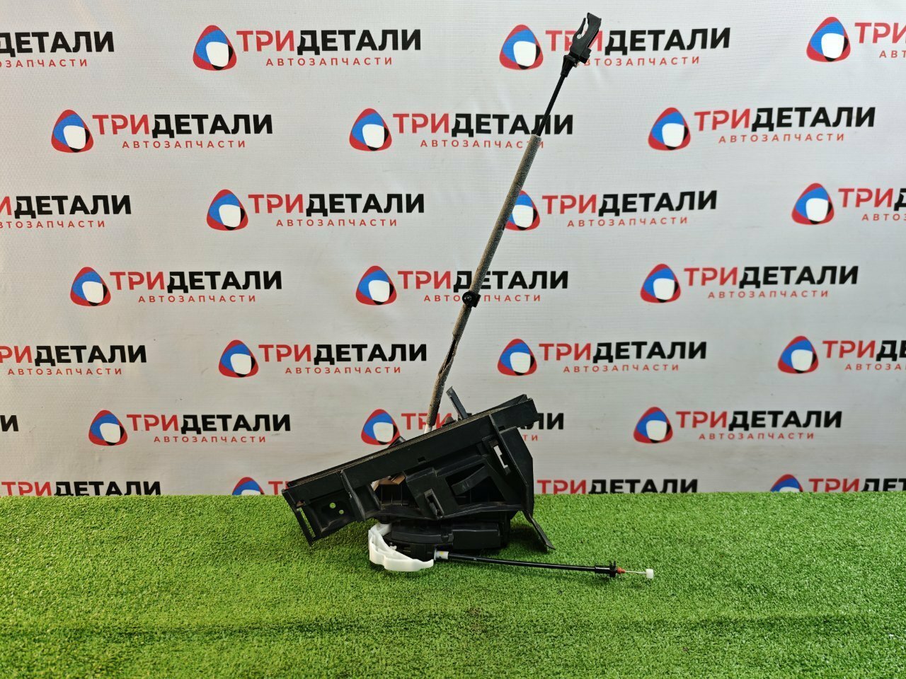 Замок боковой двери Ford Focus 1.6 IQDB 2013 задн. лев. (б/у)