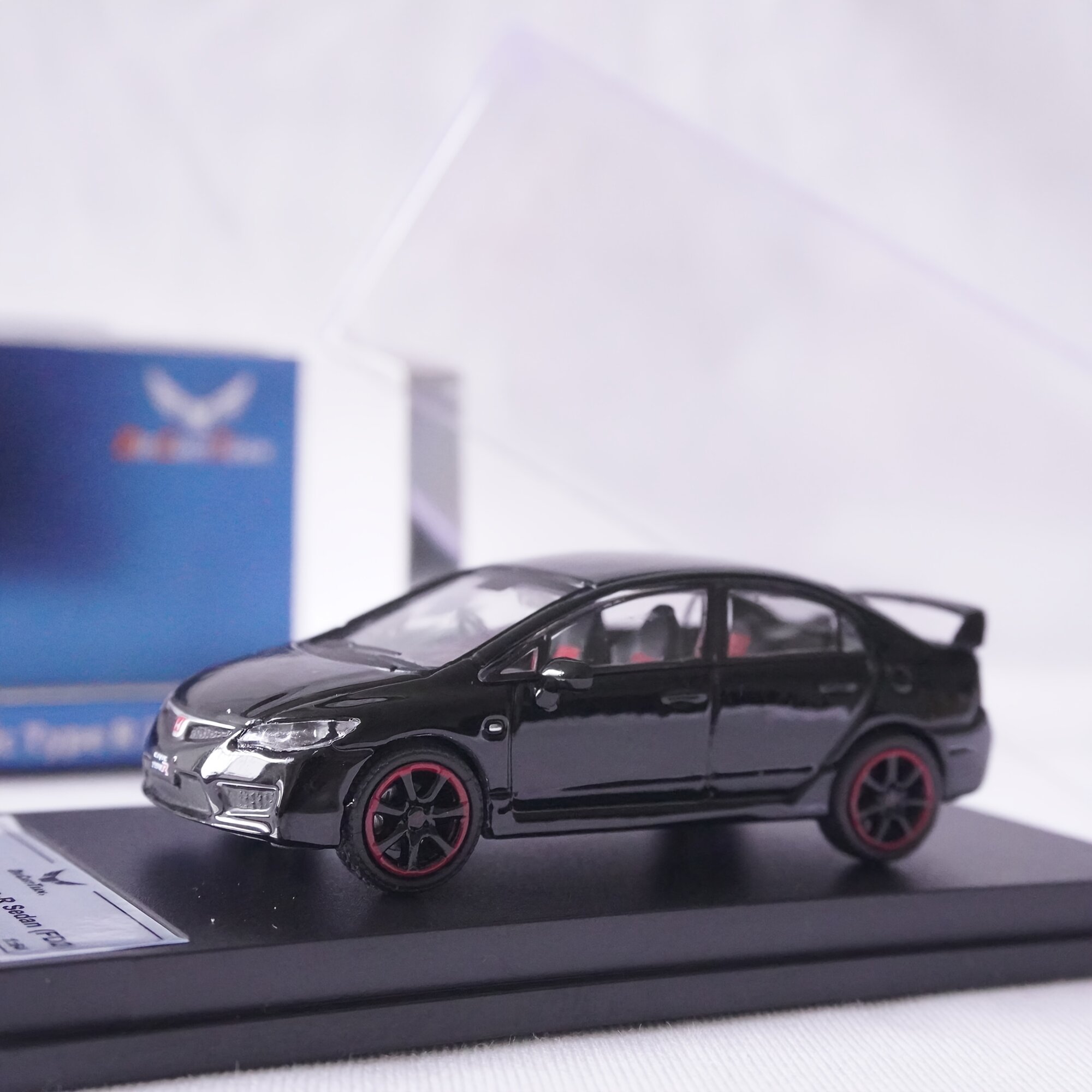 Модель автомобиля 1:64 из сплава, черного цвета, детализированная реплика спортивного стиля