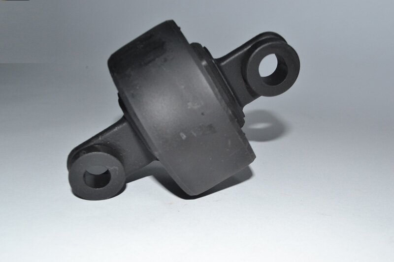 Сайлентблок заднего продольного рычага IX35 09-15/SPORTAGE 10-16 RH Hyundai-KIA арт. 552753W000