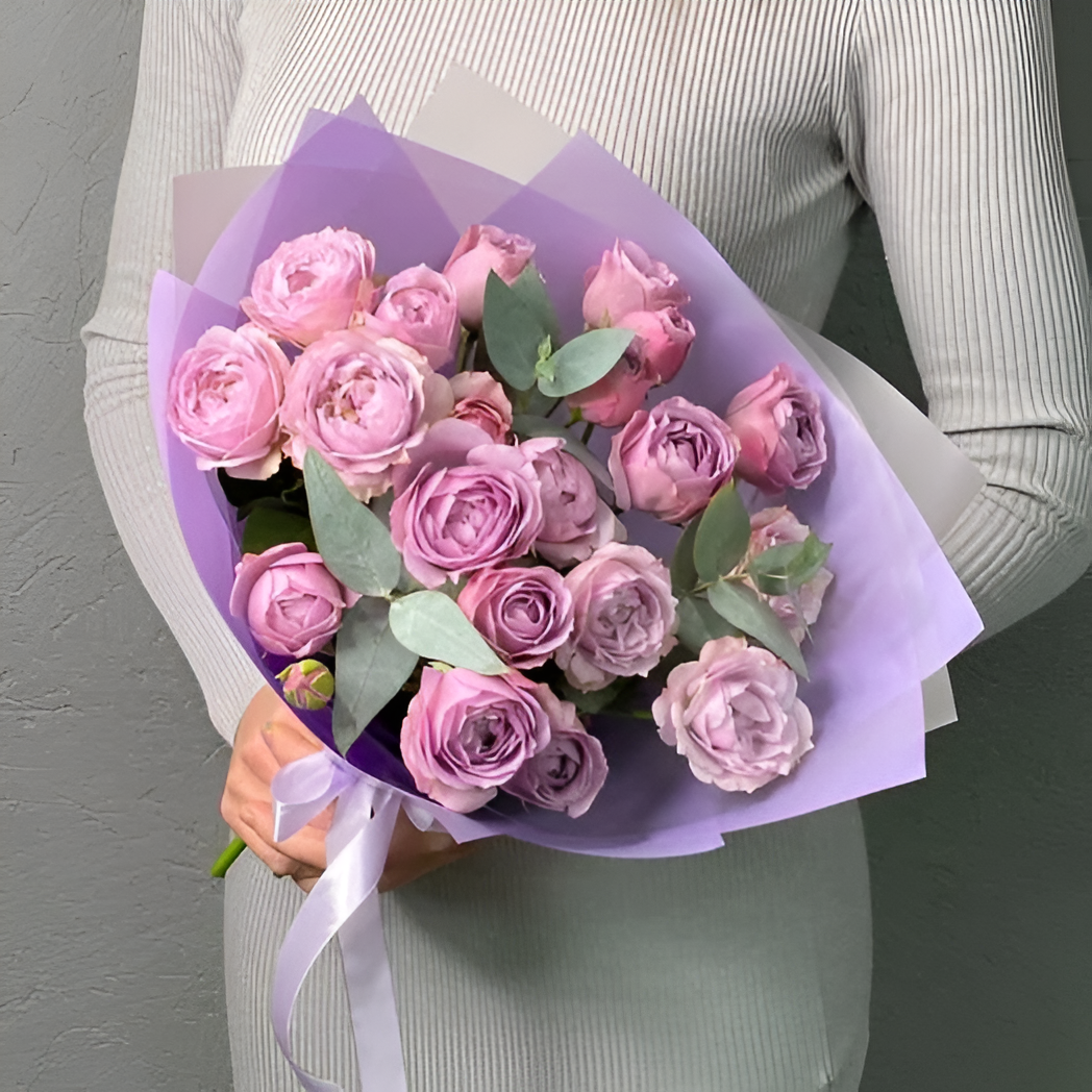 Букет свежесрезанных цветов из пионовидных роз Лавандер Баблс 039