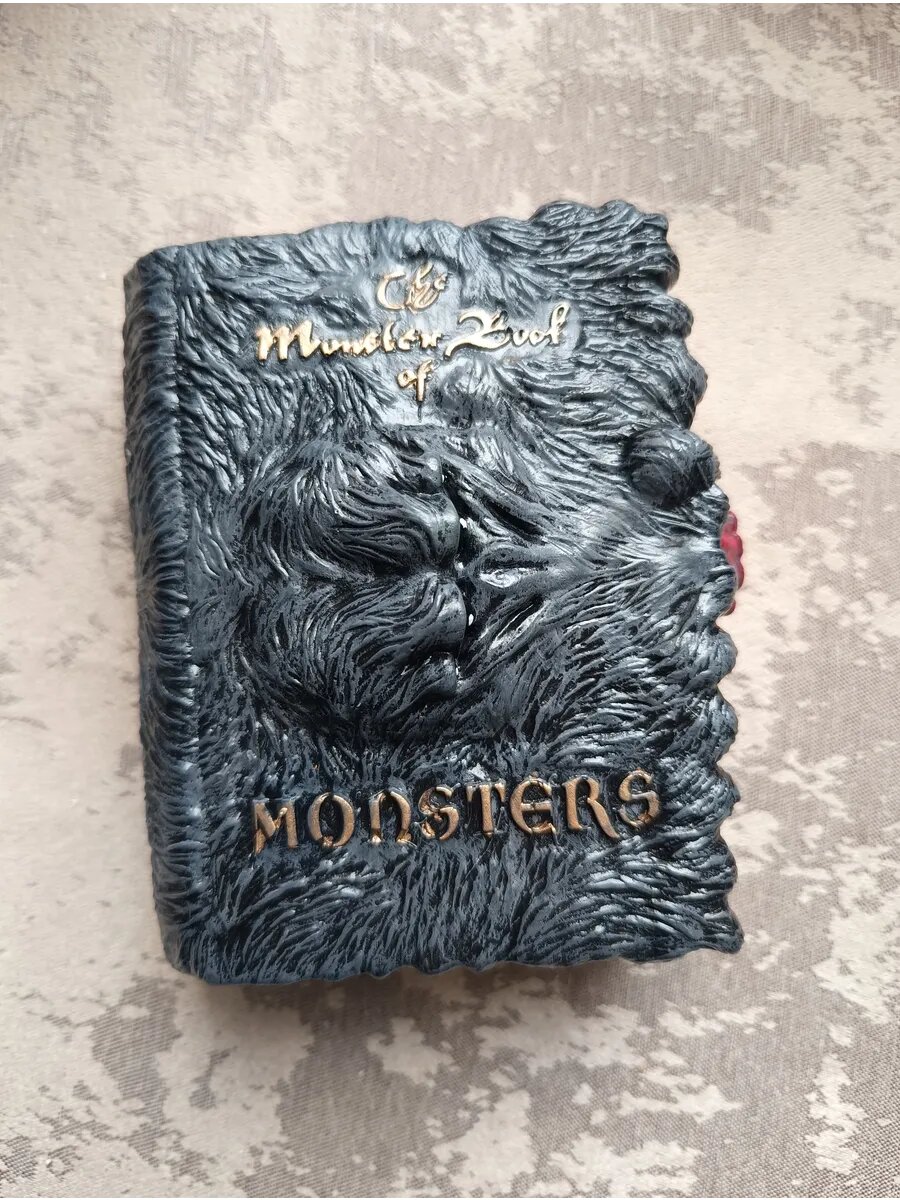 Шкатулка "Книга о монстрах"