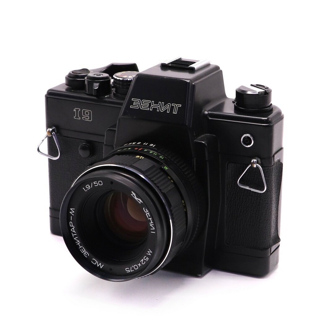 Cоветский плёночный фотоаппарат Зенит 19 kit