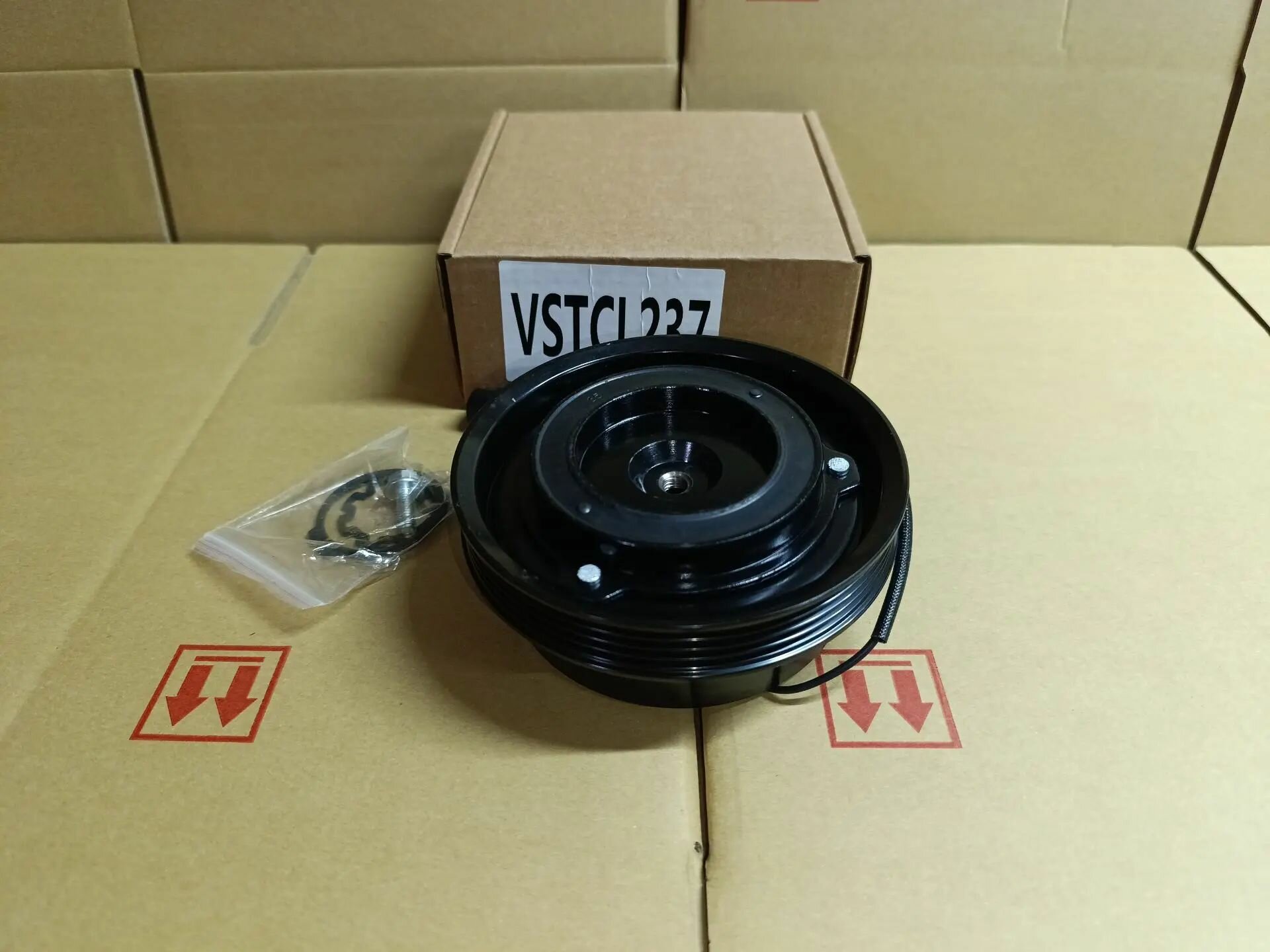 Муфта компрессора кондиционера HCC 0K2A261L10, 0K2A261450 подходит для KIA Spectra 1.6 Бензин