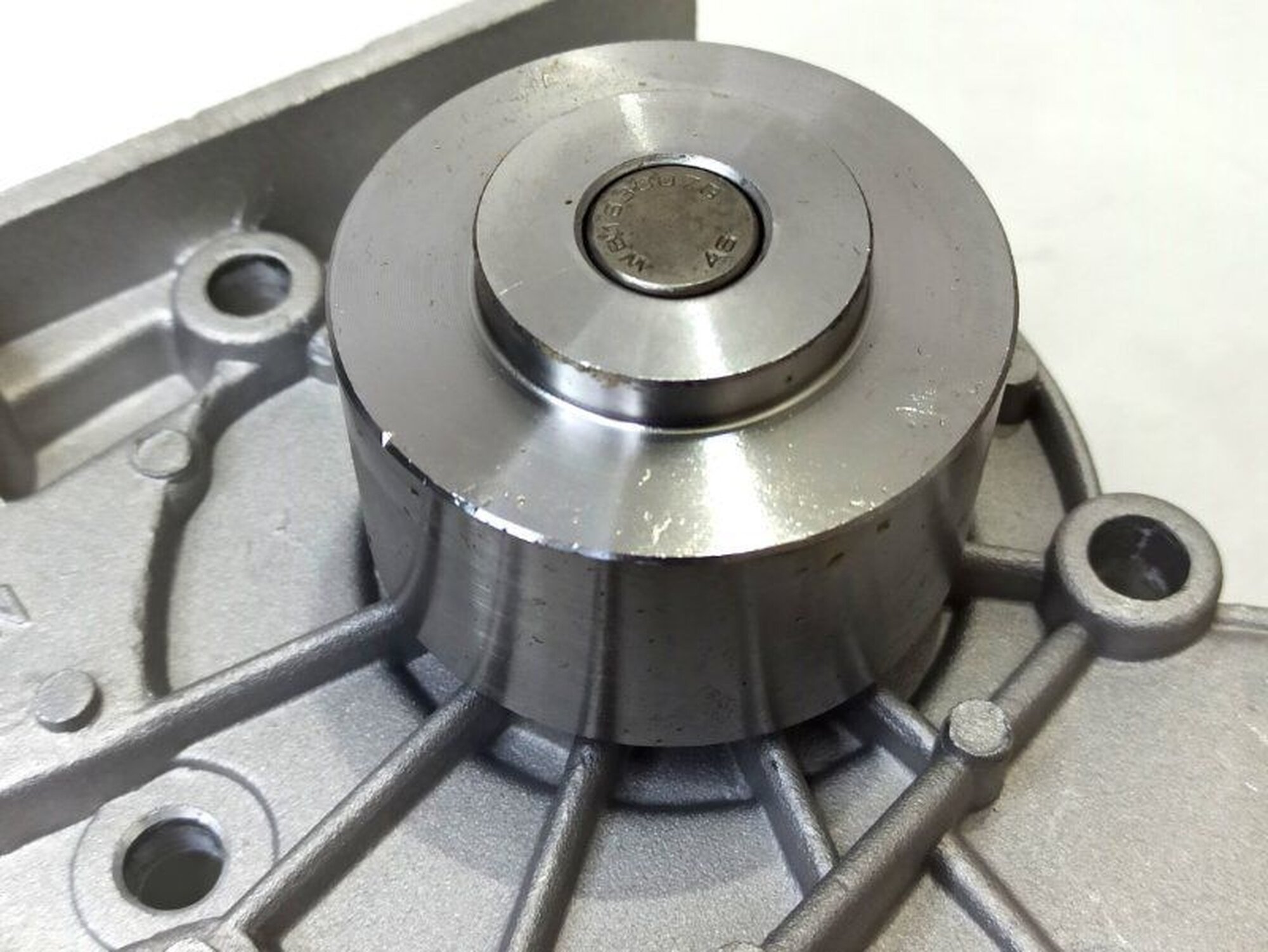 Помпа (водяной насос) AISIN T94, для автомобиля Toyota 2C, 2CT, 3CTE, 3CT — фото 1