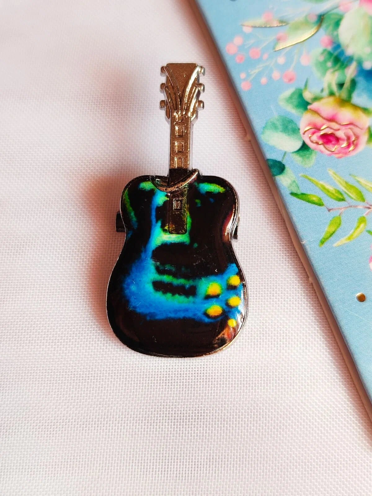 Брошь, эмаль