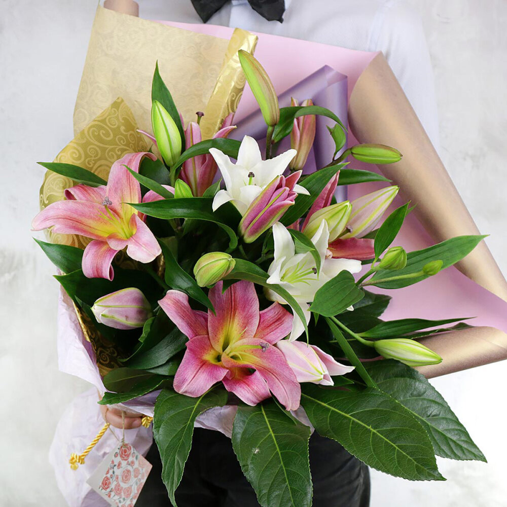 Букет из 5 восточных лилий с листьями аралия 70см от Букет Маркет