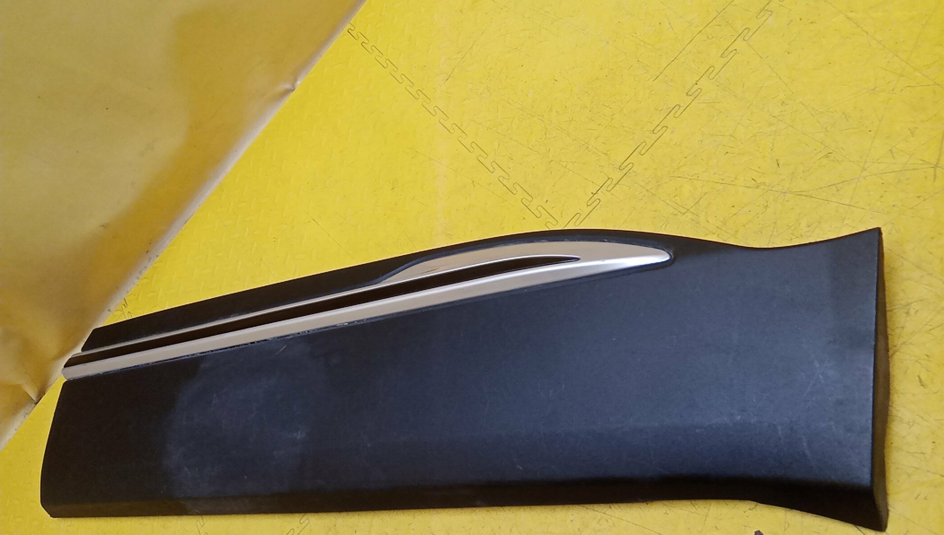 Накладка двери передней правой Tiggo 4 Chery 609001034AA