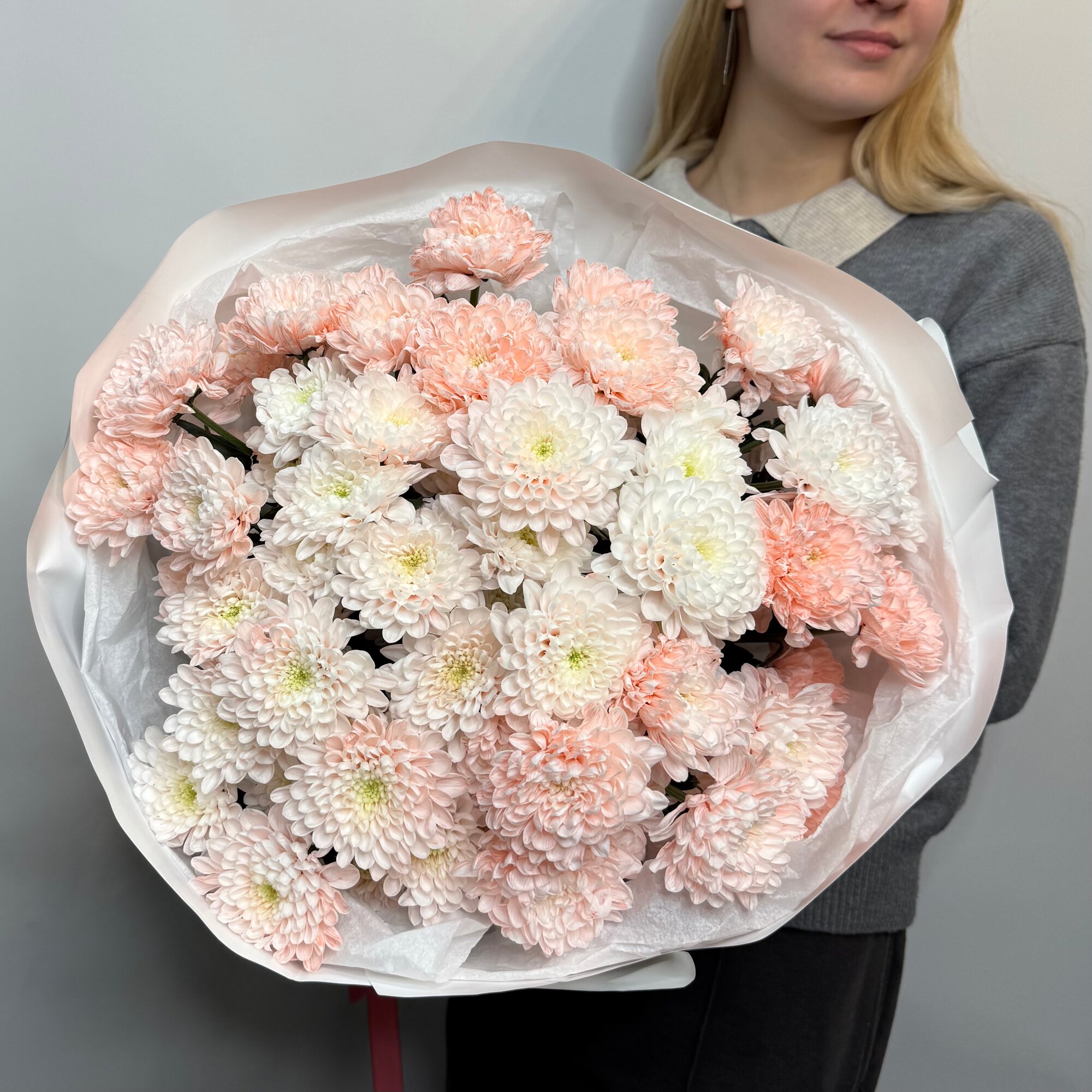 Букет кустовых хризантем «Бесконечный танец нежных хризантем»