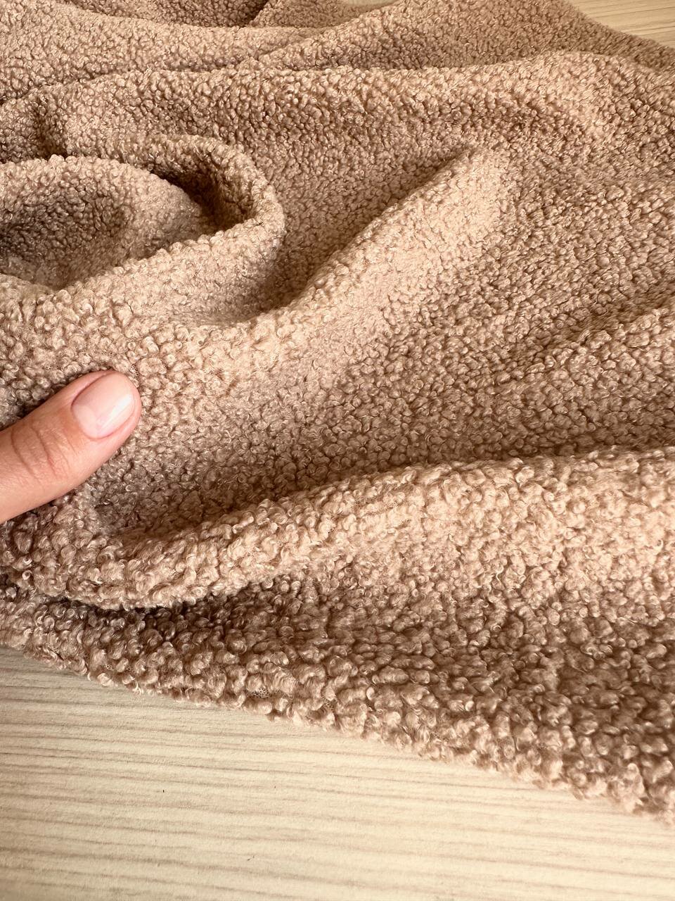 1,5 м. Мех искусственный барашка бежевый. Ткань для шитья и рукоделия игрушек, одежды. Ширина 170 см. Плотность 310