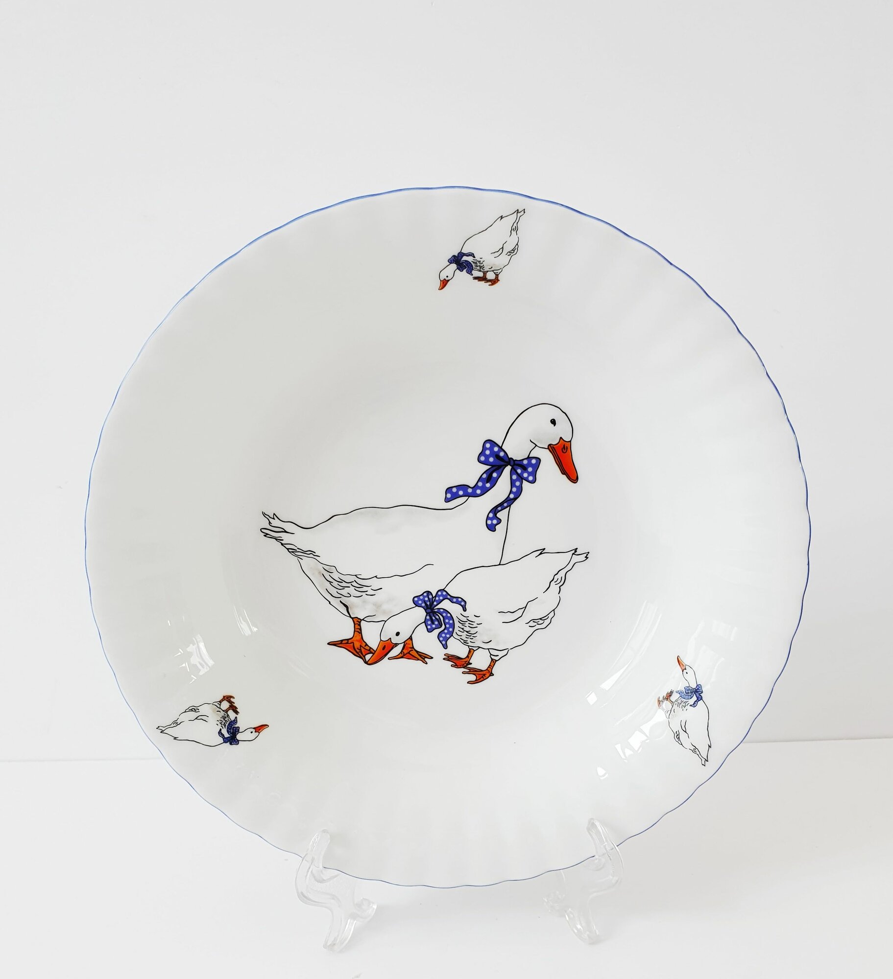 Салатник "Гуси" D-23 см. H-5,5 см. Фарфор от чешской компании Czech Gold Hands. Без инд. упаковки.