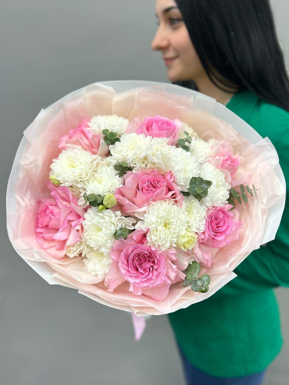 Микс-букет из Французских роз, кустовой хризантемы, эустом и эвкалипта