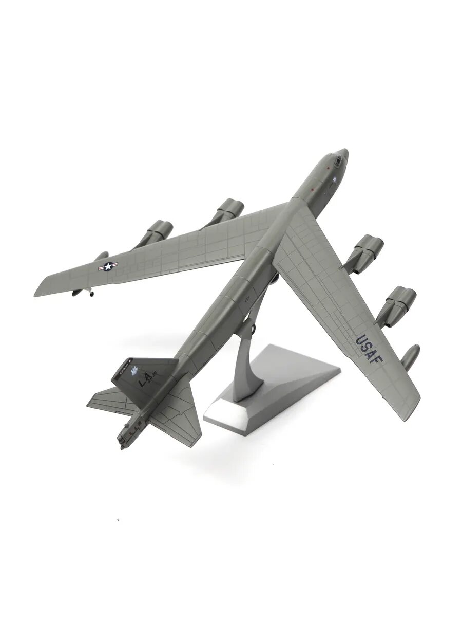 Модель самолета B-52 Stratofortress 1:200 металлическая