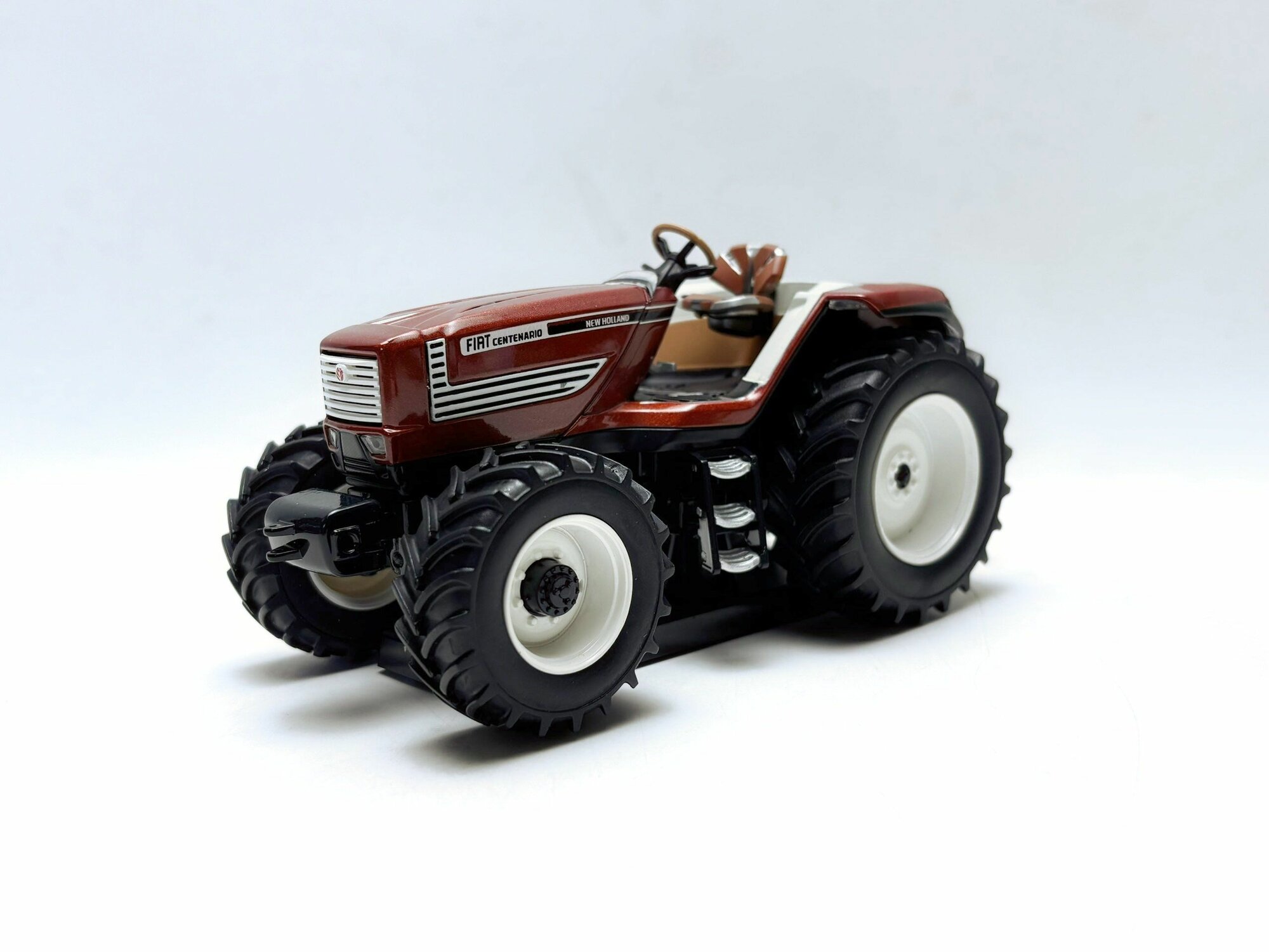 UH 1/32 Fiat New Holland 5382 Centenary Edition Трактор, модель из литого металла