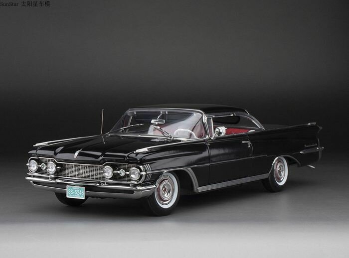 SunStar Platinum Edition Модель автомобиля в масштабе 1:18: Oldsmobile Convertible Hardtop 1959 года