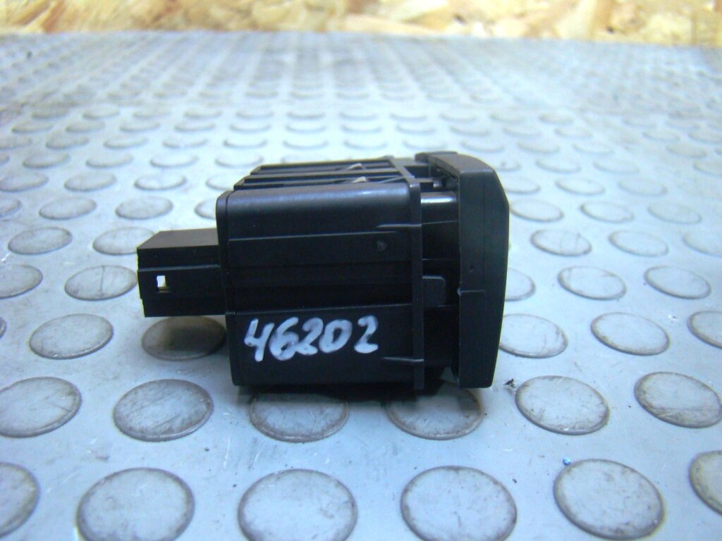 Audi Allroad Кнопка открывания бардачка 4L1927227VUV