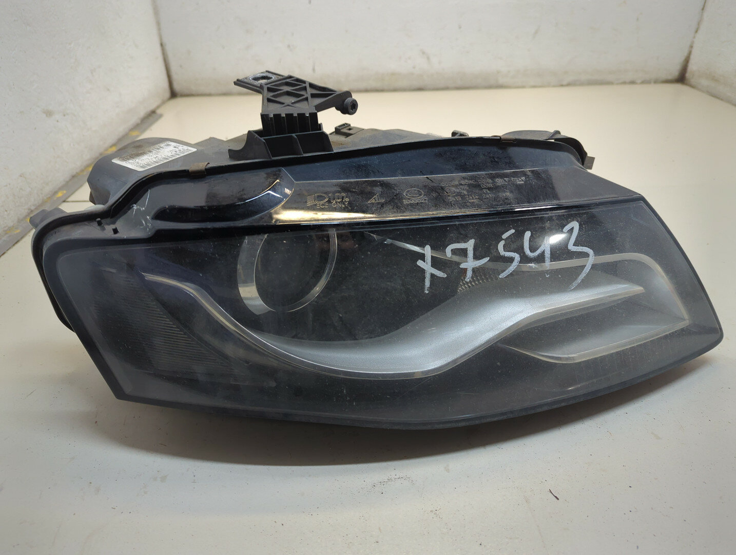 Фара (передняя) правая Audi A4 (B8) Б/У
