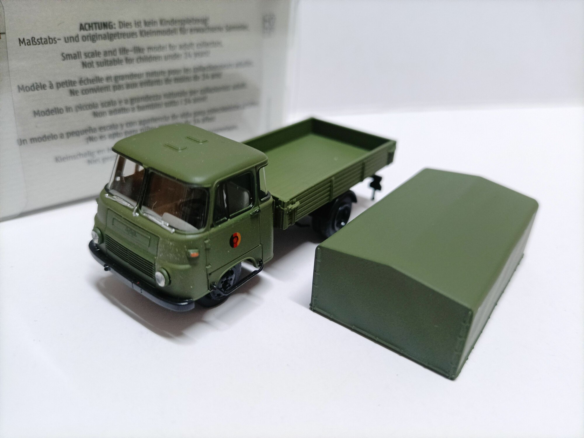 Brekina 1:87 Восточногерманский военный грузовик Robur LO 2501 в матово-зеленом цвете