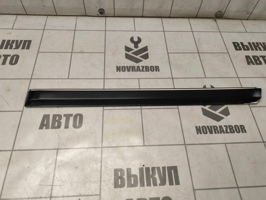 Молдинг задней левой двери VW Golf 2 Jetta 2 83-92