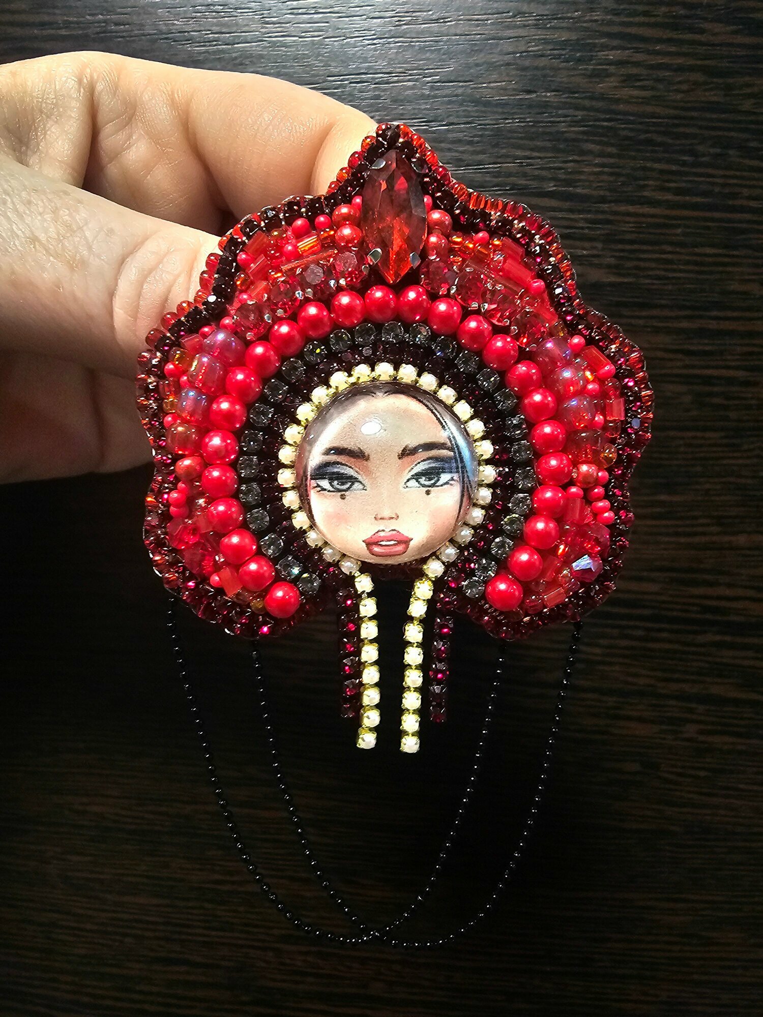 Брошь, стразы