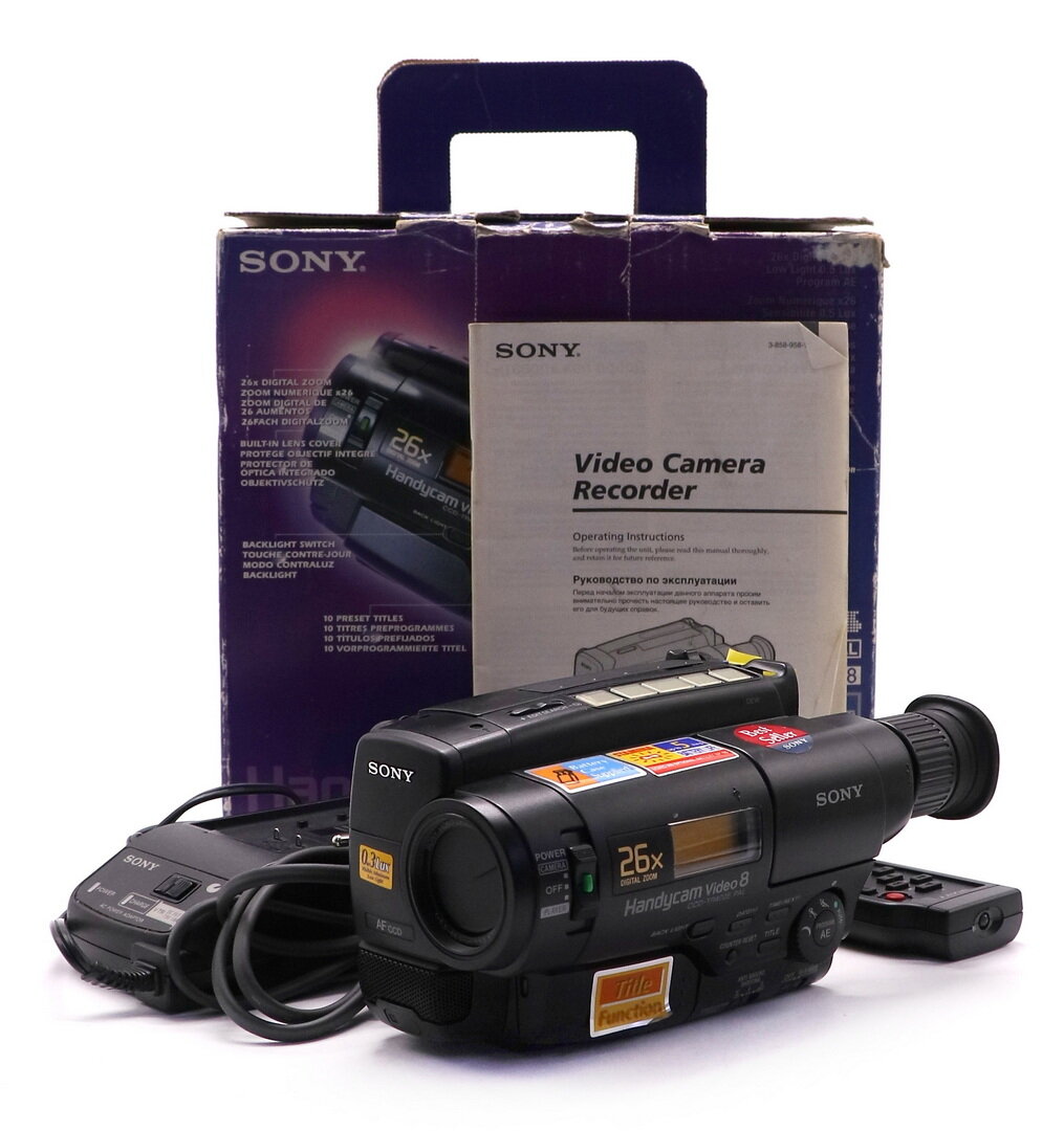 Видеокамера Sony CCD-TR402E в упаковке