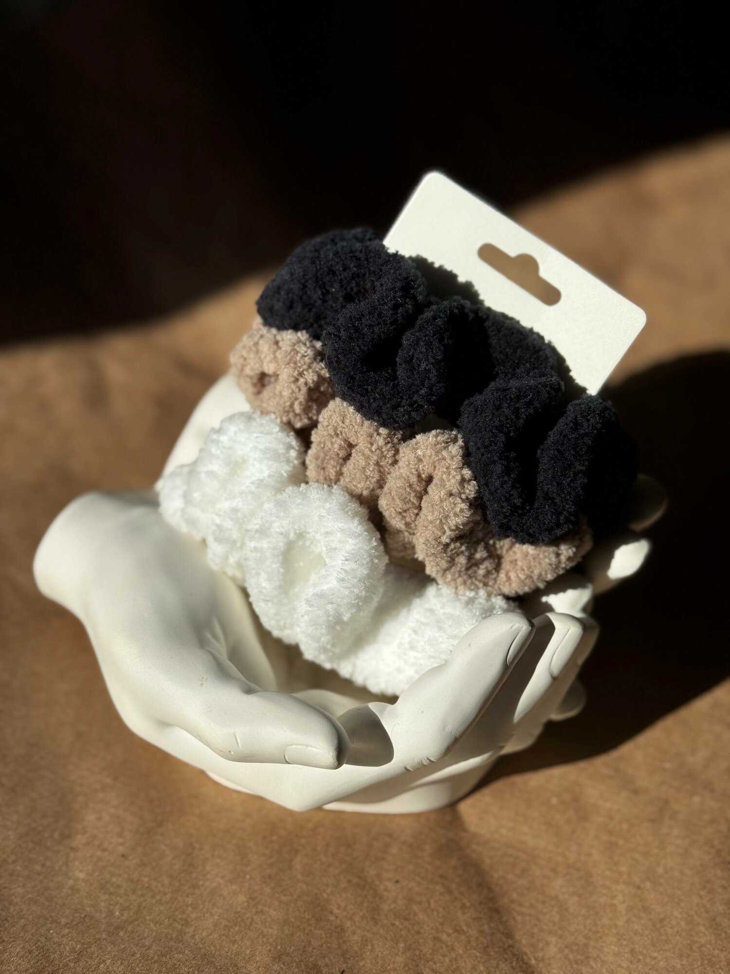 Набор мягких резинок для волос набор (3 шт) — плюшевые (scrunchie), базовые цвета, не травмируют волосы