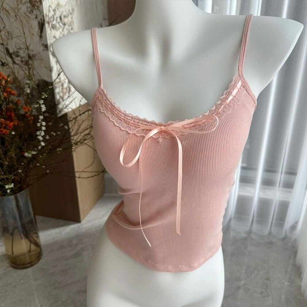 Жилет с кружевной отделкой