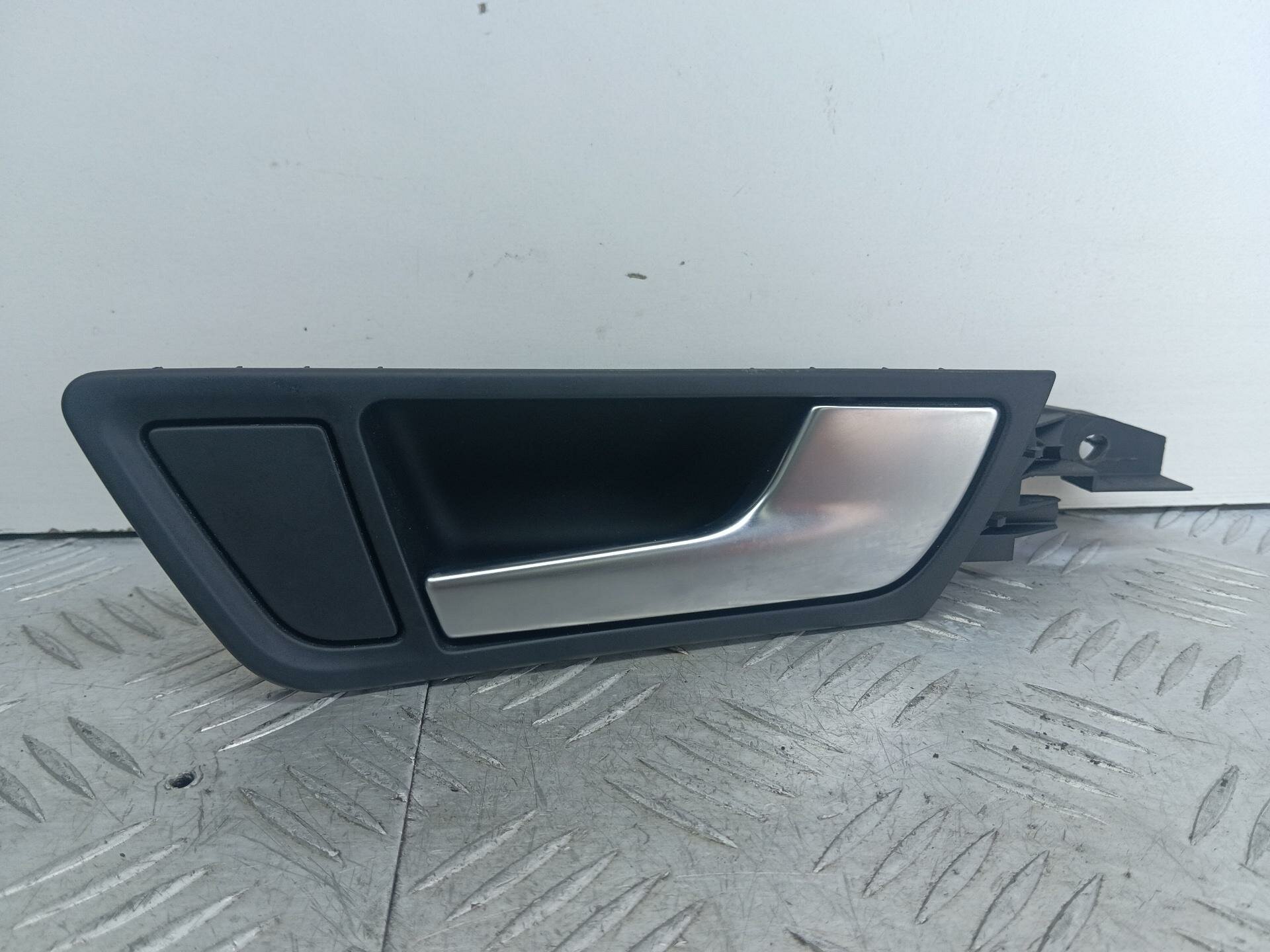 Ручка внутренняя двери передней правой Audi Q5 8R рест. 2015 8R0837020