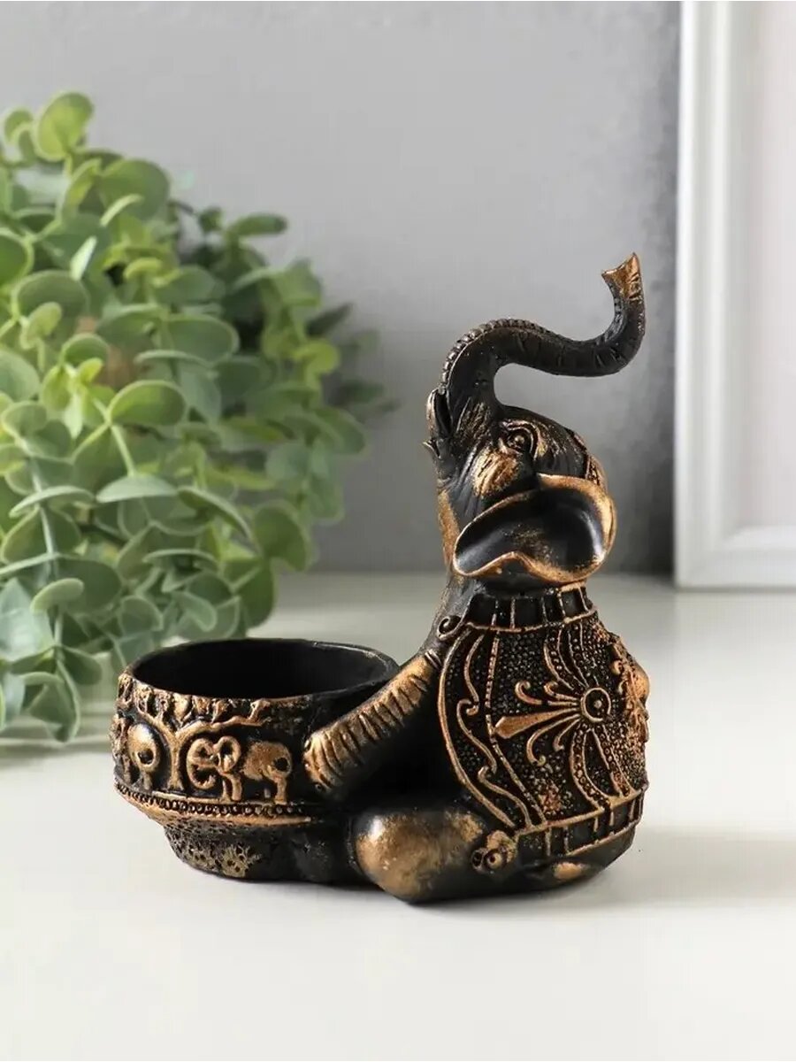 Винтажный подсвечник с фигуркой слона