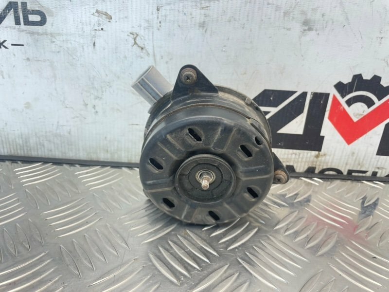 Б/У мотор вентилятора охлаждения toyota corolla 2005 ZZE120 4ZZFE 71058 TOYOTA арт. 163630D090