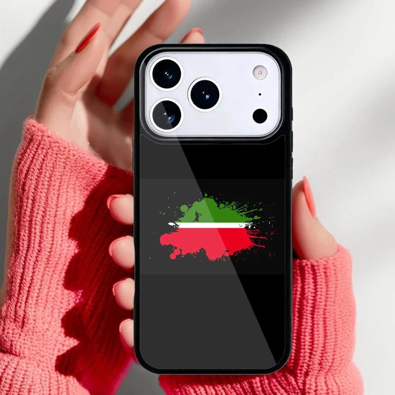 Красный чехол для iPhone 15 Pro Max с флагом Татарстана