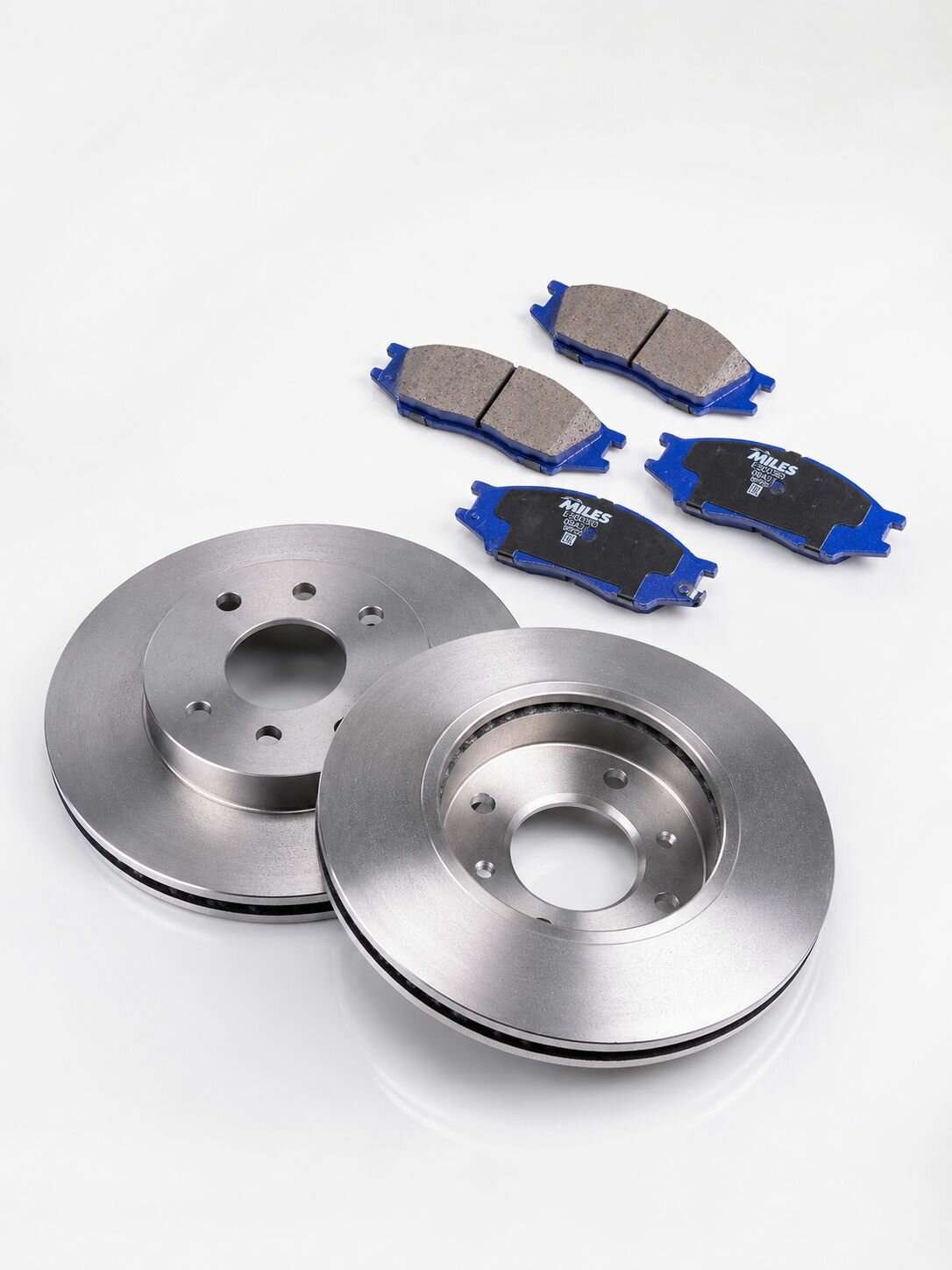 MILES PRO Комплект колодки керамические + тормозные диски передние Nissan Almera (N16) 00-