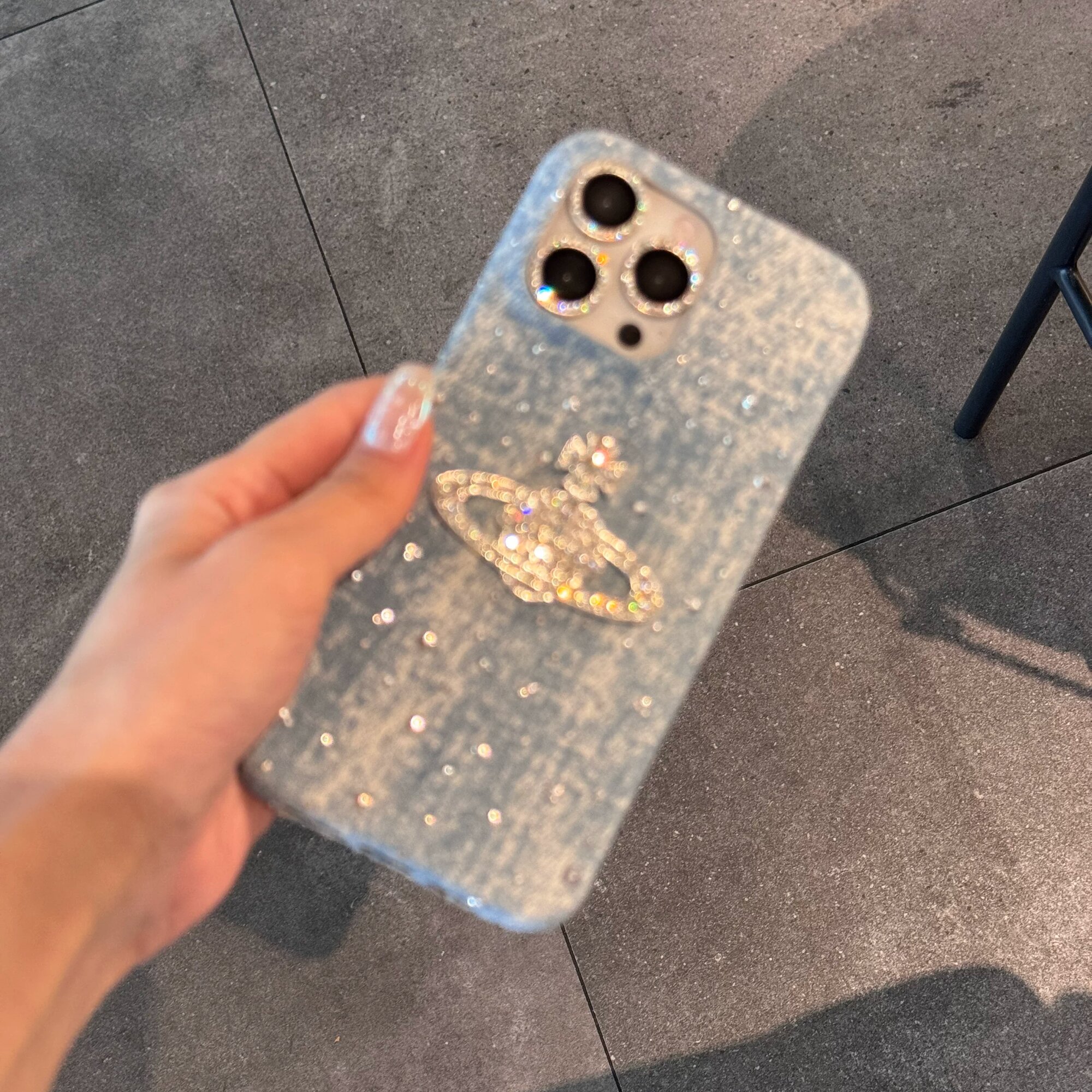 Водяной деним чехол для iPhone 16 с хрустальными вставками и полным краем, модный легкий дизайн для женщин