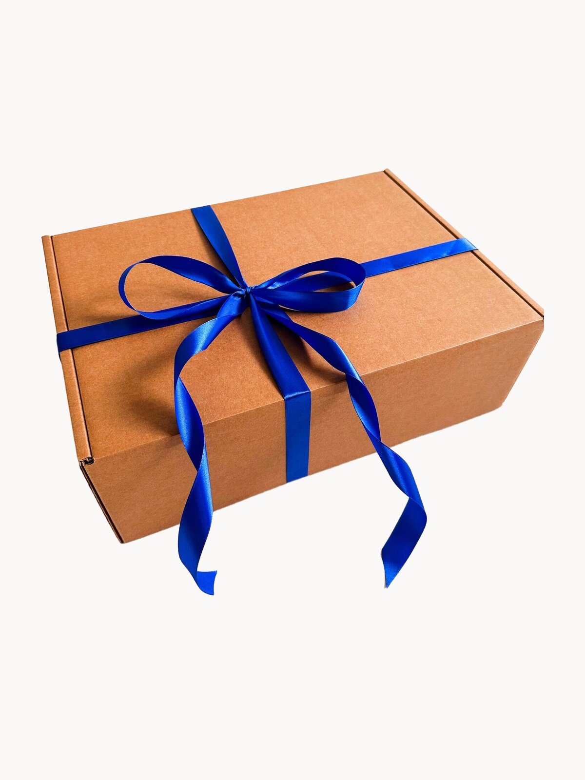 Большая подарочная коробка GILEV 44x32x15см с синей лентой и наполнителем крафт