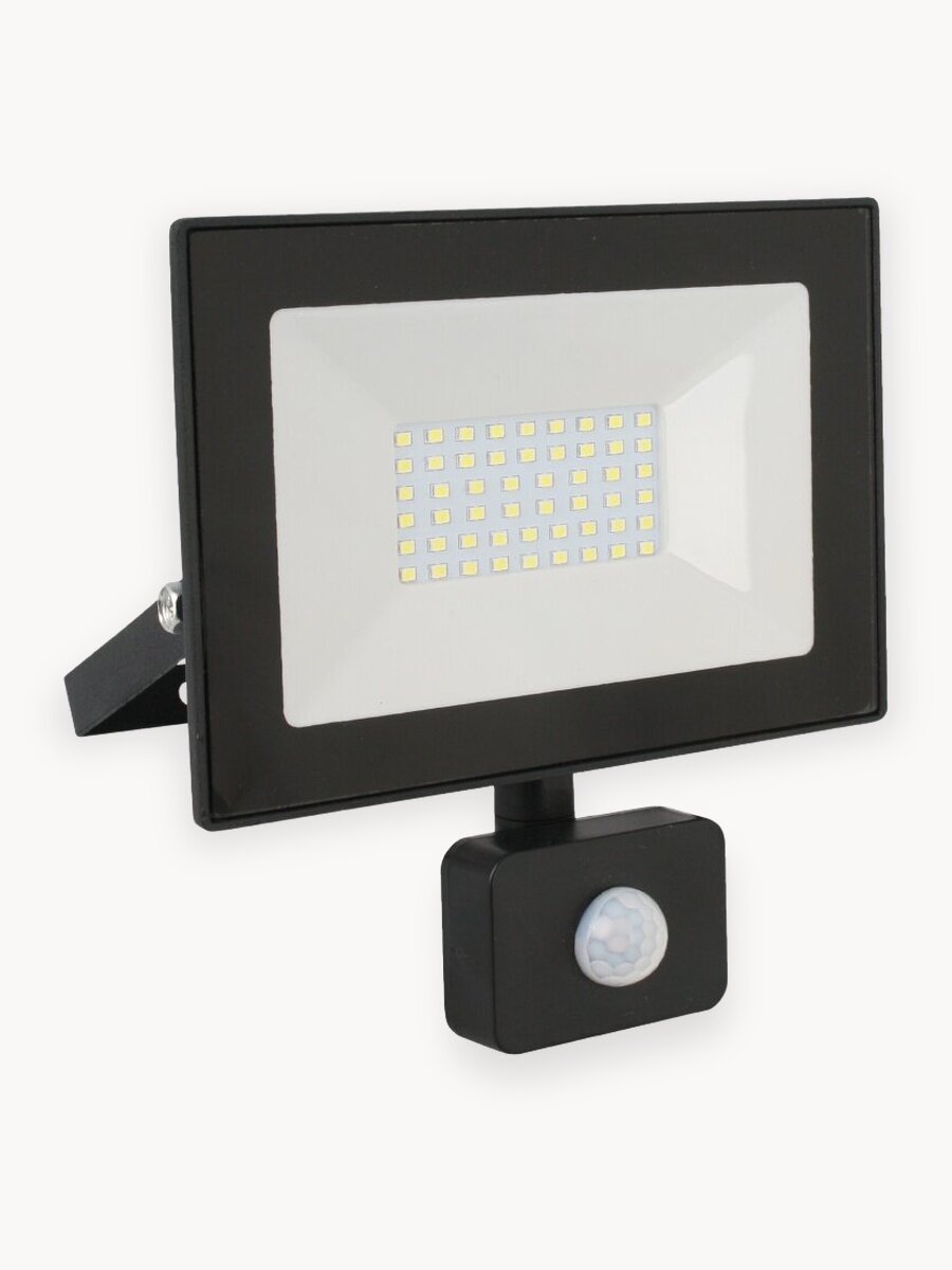 Прожектор светодиодный уличный с датчиком движения Ultraflash 50 Вт