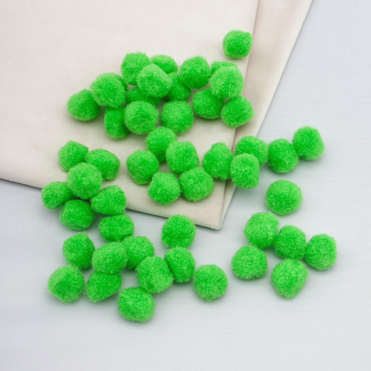 Помпоны для творчества, 20 мм, цвет зеленый, 50 штук, Astra&Craft