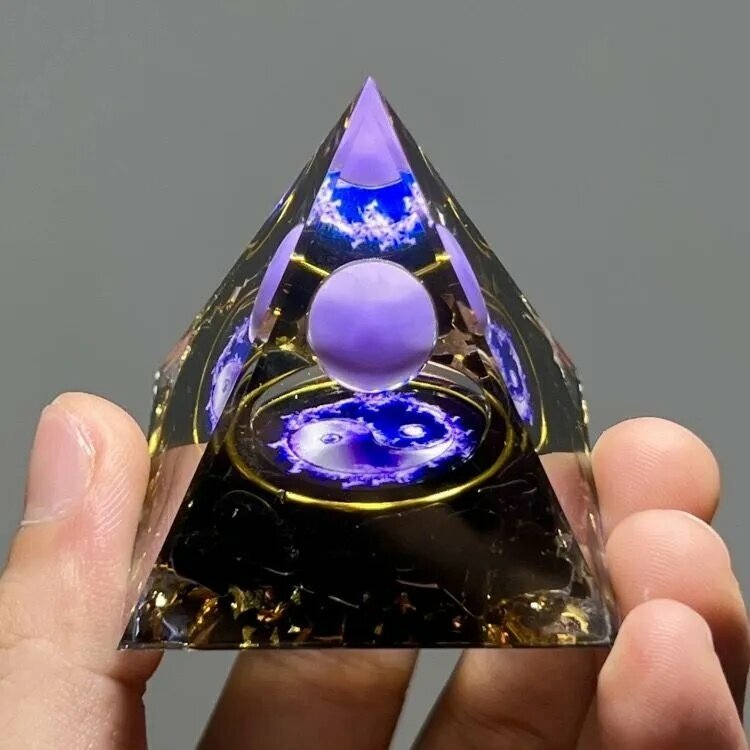 Алтарная атрибутика/ энергетическая пирамида /Используется в ритуалах, медитации, поглощении энергии. Размер 12 см