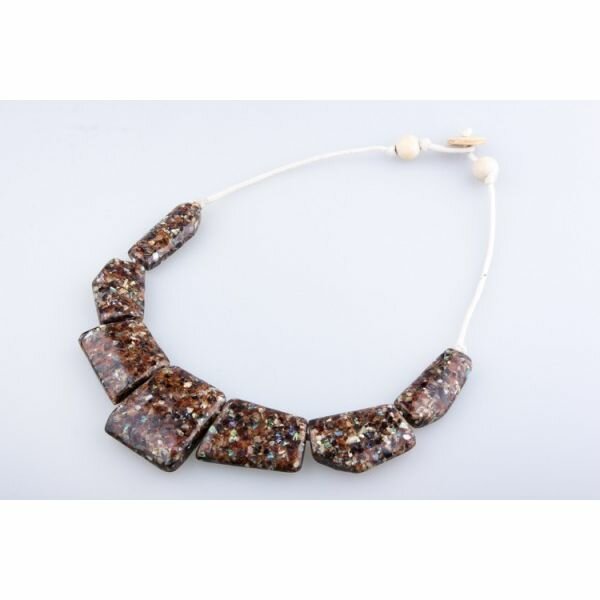 Колье, дерево