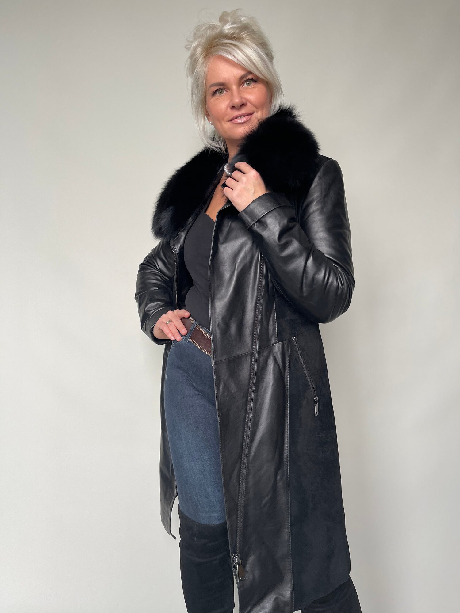 Плащ женский из натуральной кожи и замши со съемным меховым воротником р.42-44 /12548/