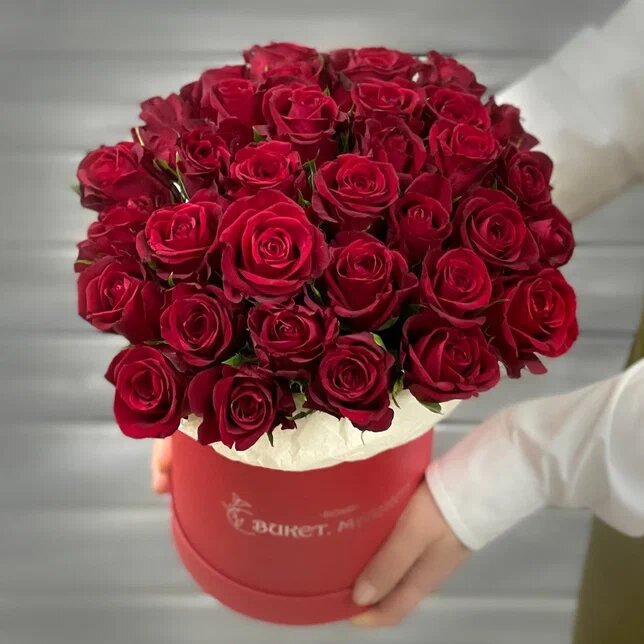 Монобукет "Букет Маркет", красная Кения, 21 цветок, в шляпной коробке