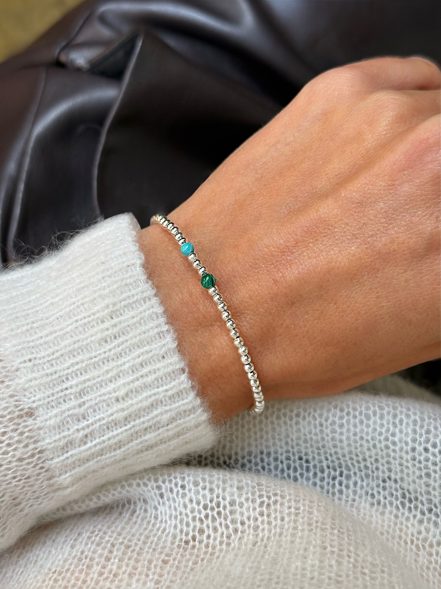 Жесткий браслет, серебро, 925 проба, малахит, говлит