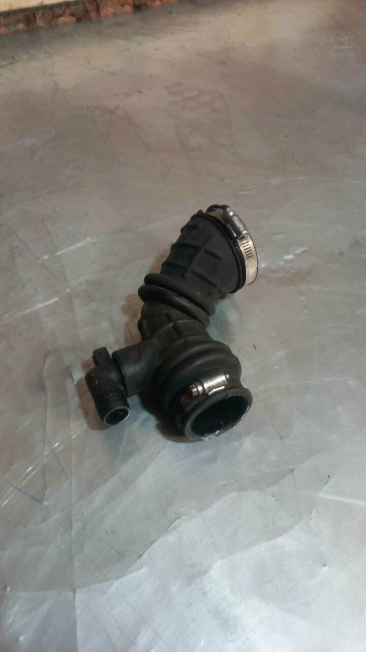 Патрубок воздушного фильтра Chrysler Voyager 4 2003 4861383AB