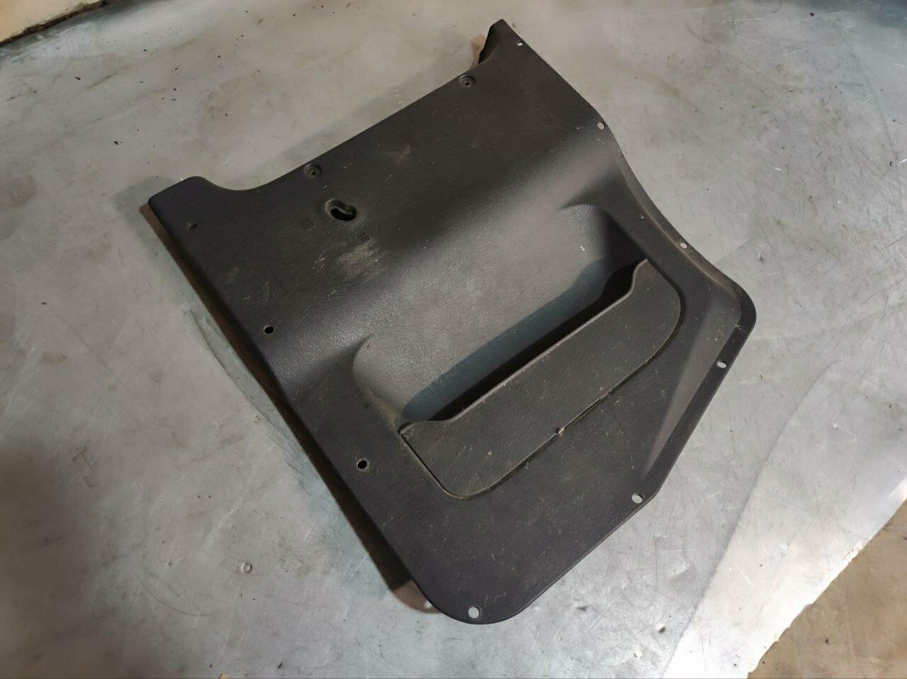 Обшивка двери Peugeot Partner рест. 2004