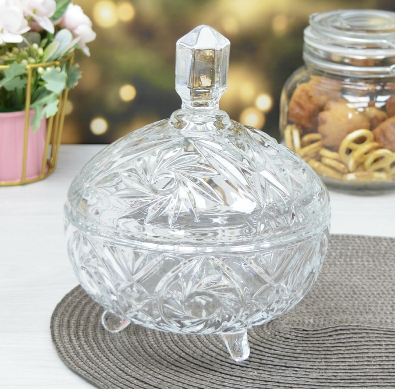 Конфетница стеклянная с крышкой: элегантный аксессуар для хранения и сервировки